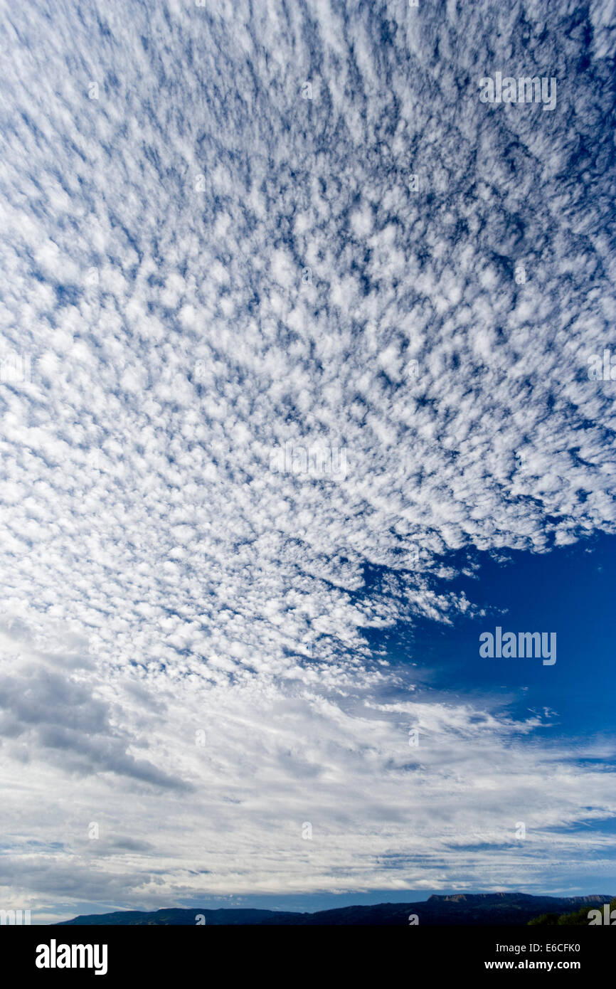 Cumulus humilis clouds -Fotos und -Bildmaterial in hoher Auflösung – Alamy