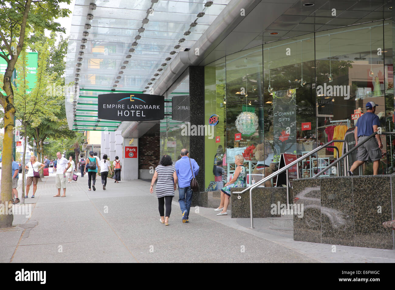 Robson street vancouver -Fotos und -Bildmaterial in hoher Auflösung – Alamy