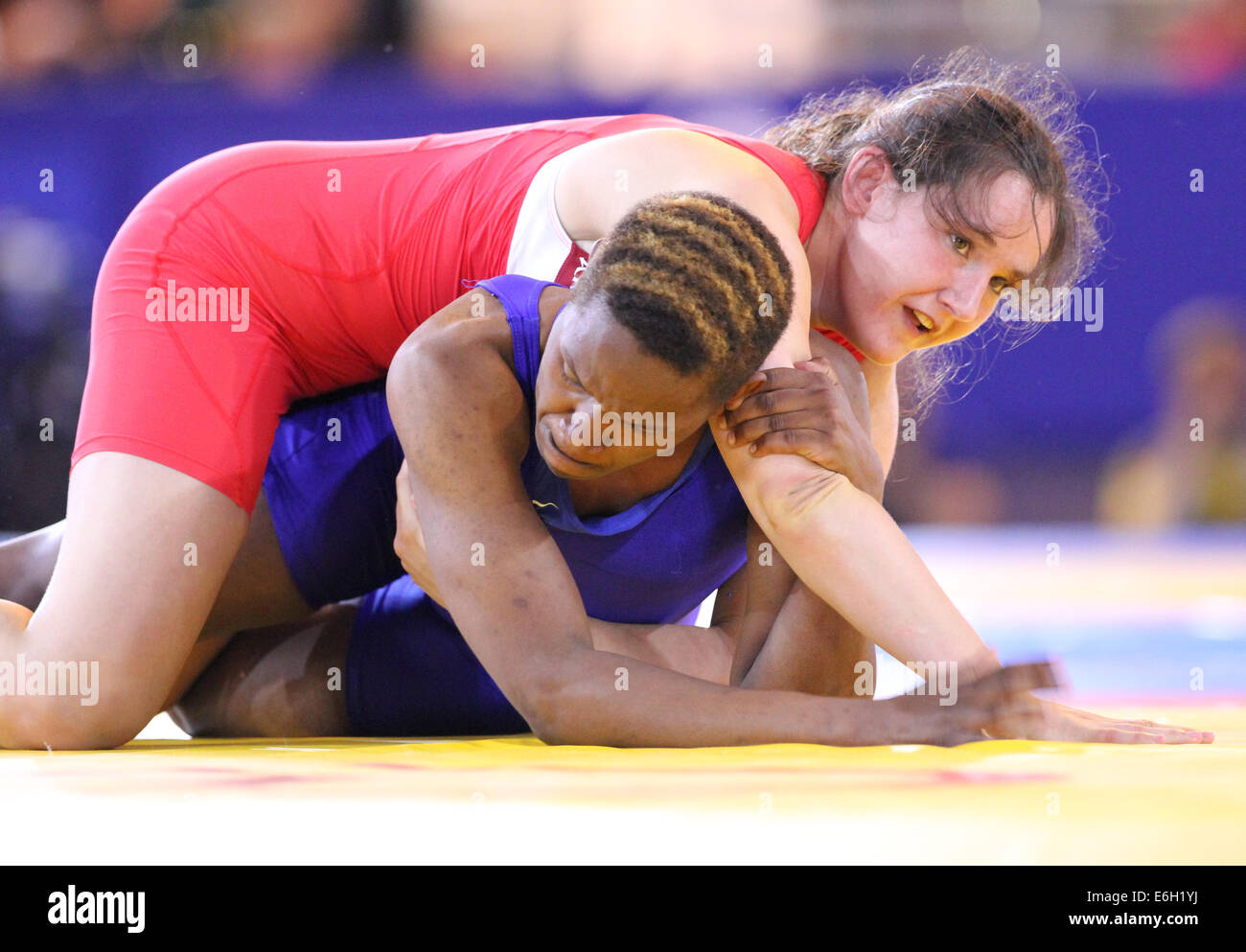 Chloe SPITERI von England (rot) V Leah Wambui NDUNGU von Kenia (blau ...