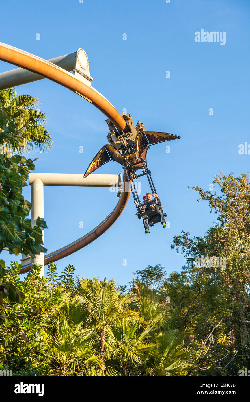 Vater und Sohn den Pteranodon Flyers Reiten Reiten in Jurassic Park ...