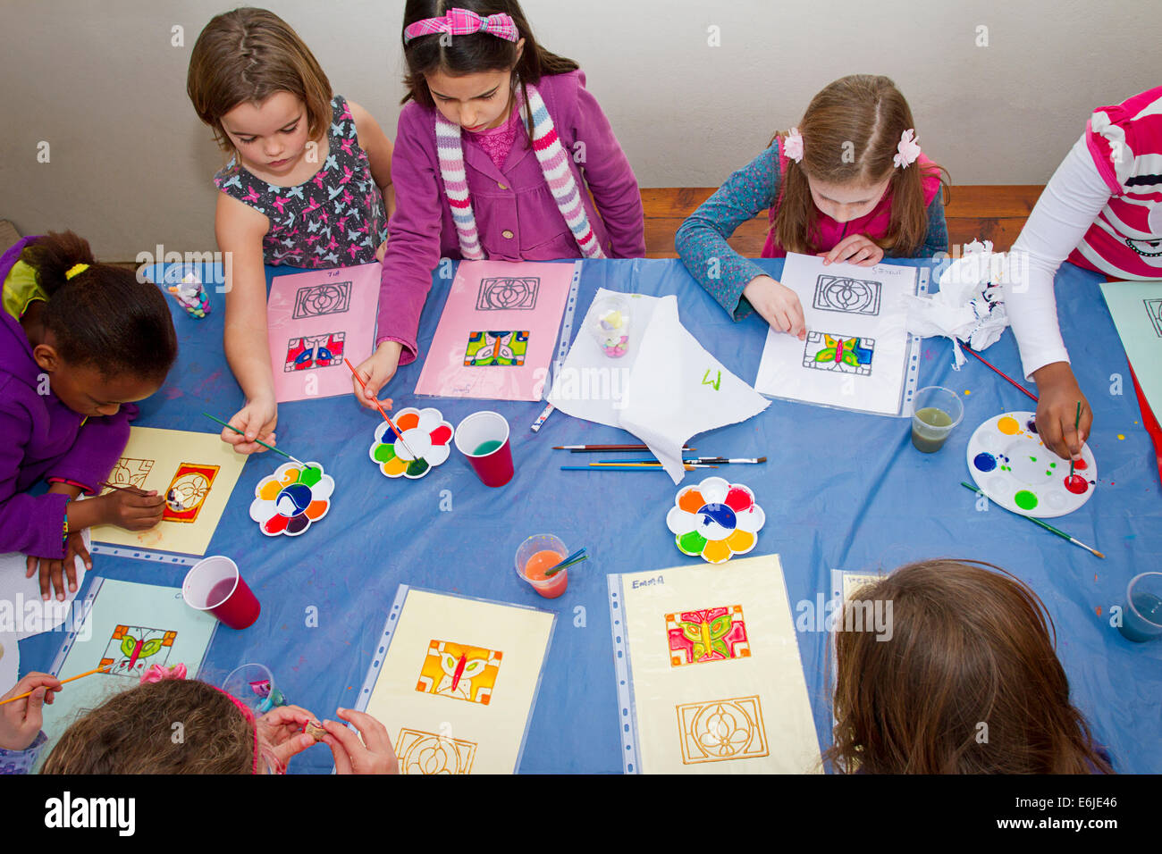 Kinder geburtstag tisch party -Fotos und -Bildmaterial in hoher ...