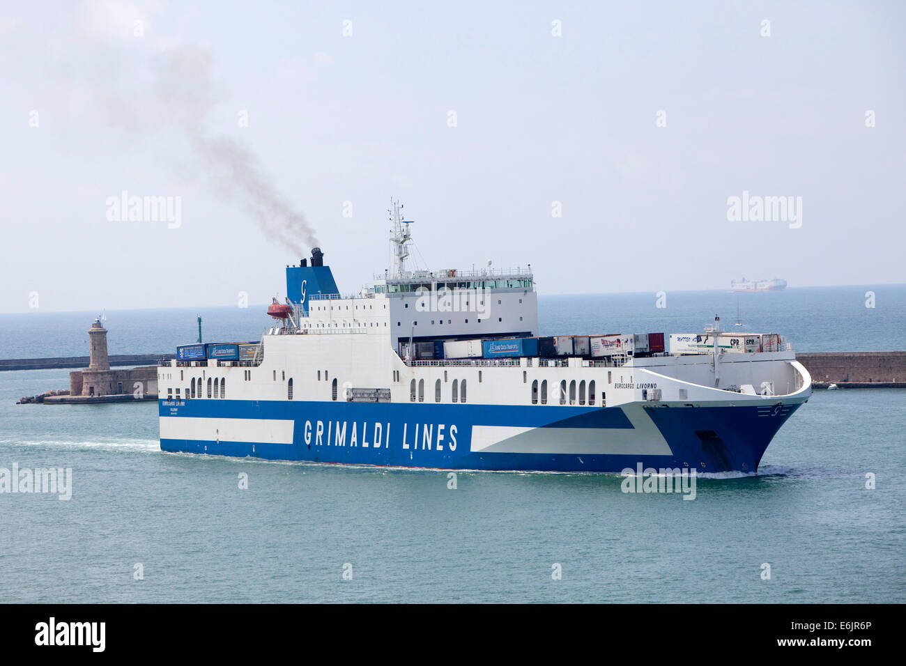 Grimaldi lines cargo container ship -Fotos und -Bildmaterial in hoher ...