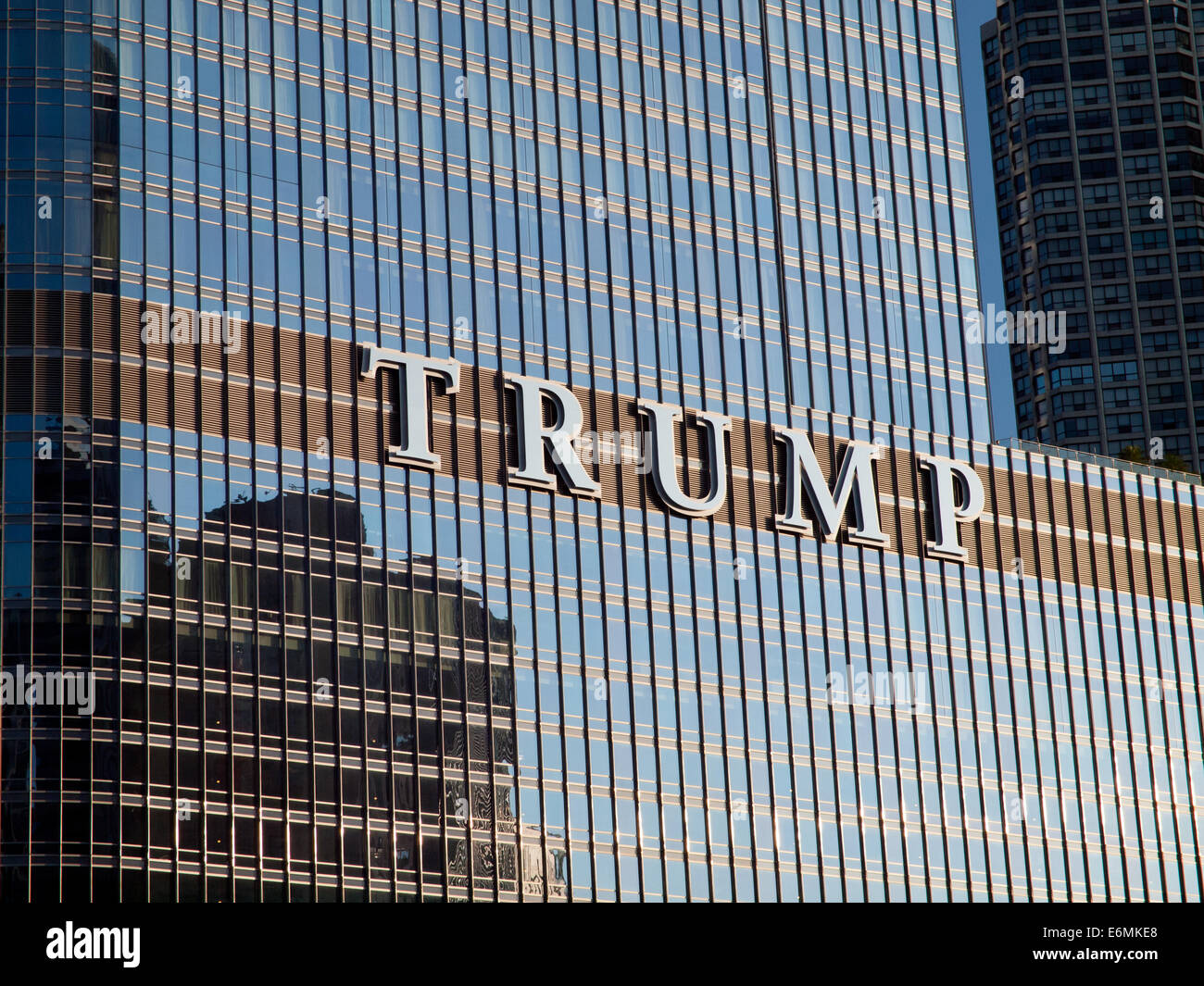 Trump tower chicago beschilderung -Fotos und -Bildmaterial in hoher ...
