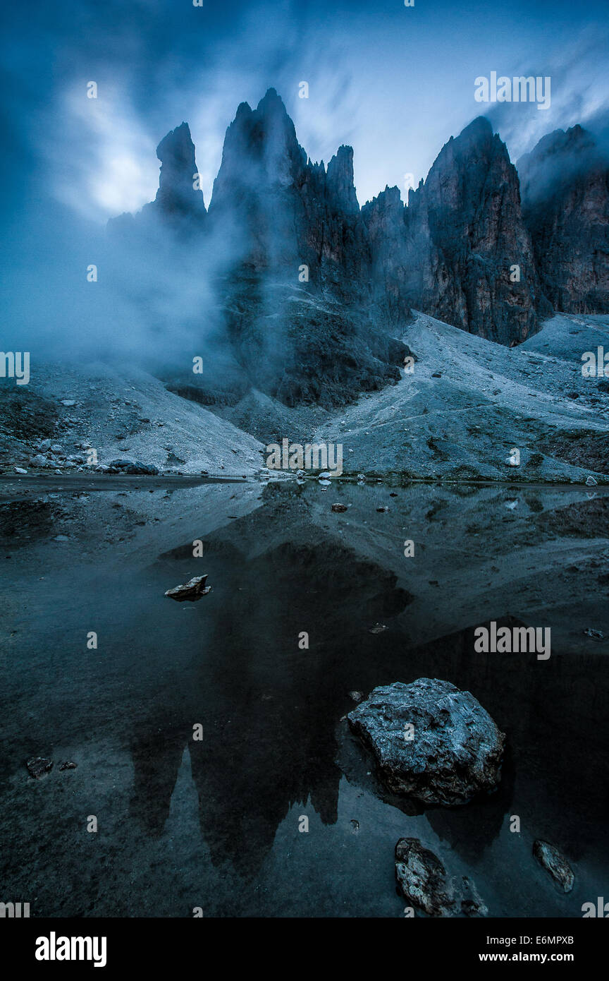 Grotta di montagna -Fotos und -Bildmaterial in hoher Auflösung – Alamy