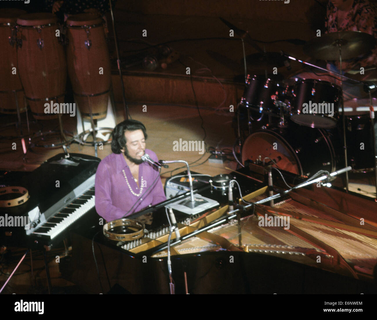 SERGIO MENDES und BRASIL 66 brasilianische Musiker mit seiner Band um ...