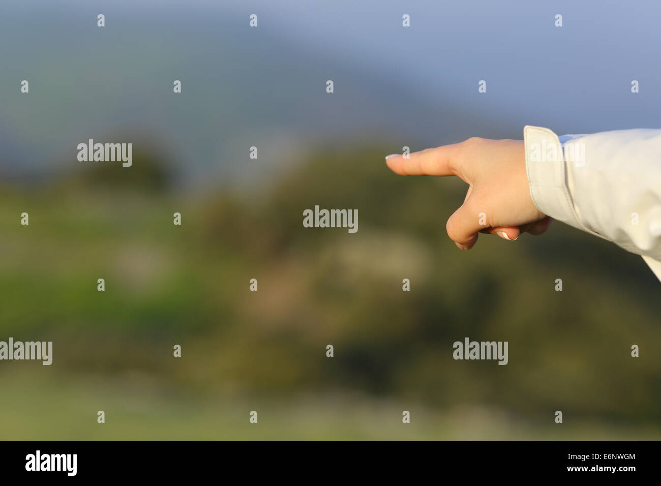 Pointing hand away -Fotos und -Bildmaterial in hoher Auflösung – Alamy