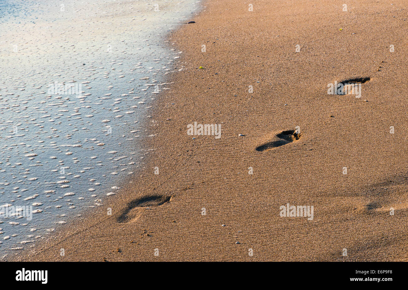 Schritte am strand -Fotos und -Bildmaterial in hoher Auflösung – Alamy
