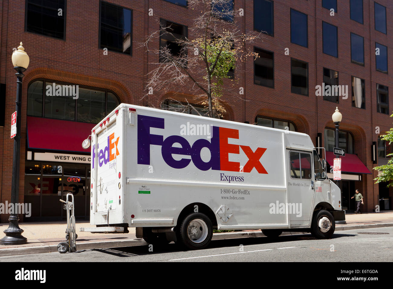 Fedex truck -Fotos und -Bildmaterial in hoher Auflösung – Alamy