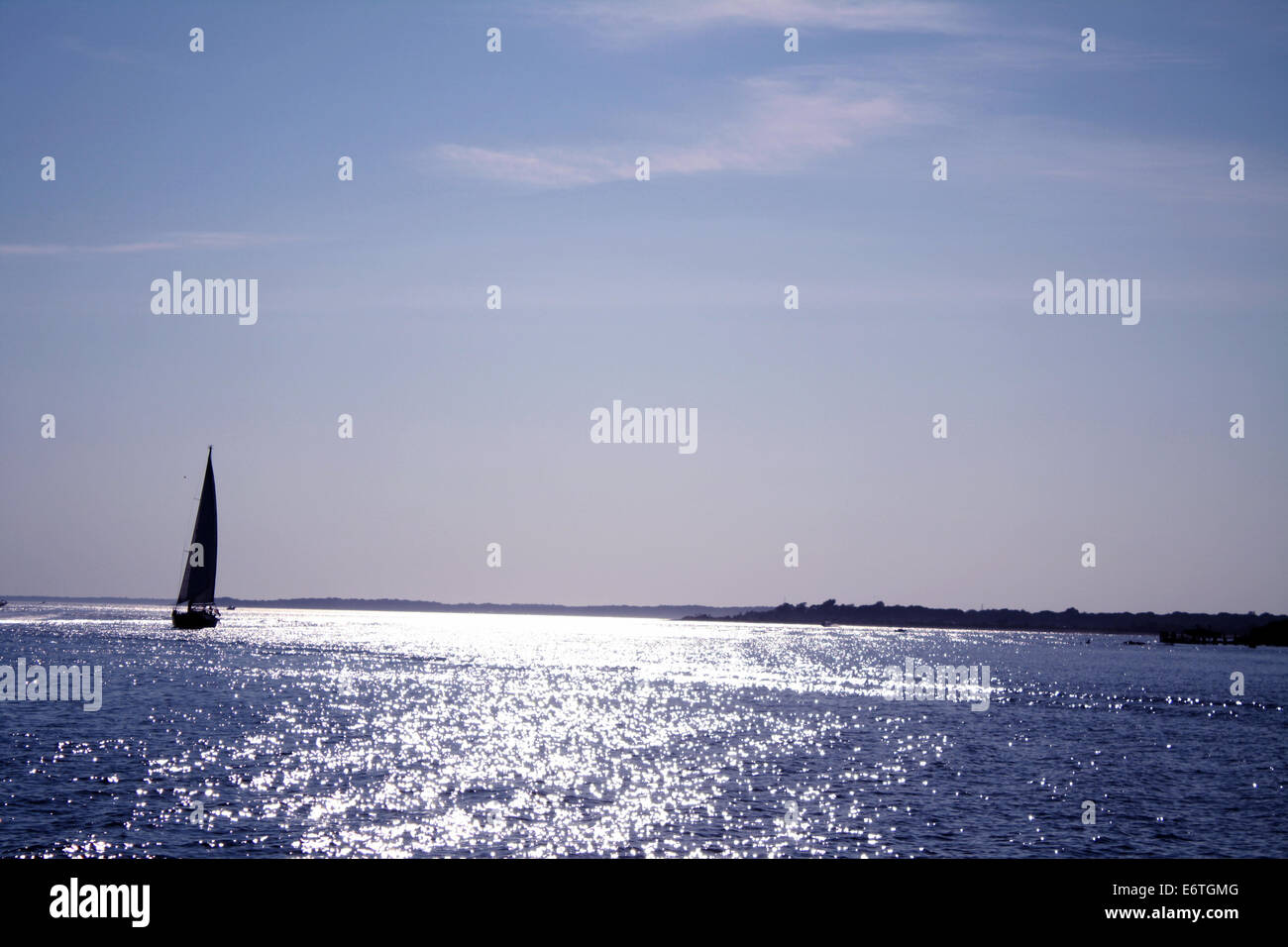 Segelboot in wasser -Fotos und -Bildmaterial in hoher Auflösung – Alamy