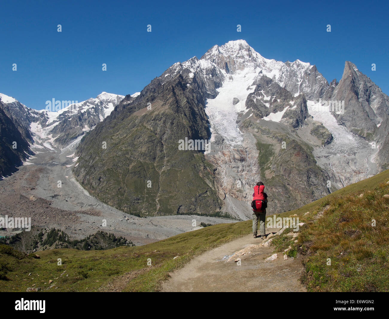 Tour Mont Blanc, Val Veny, Italienische Alpen mit dem Mont Blanc hinter ...