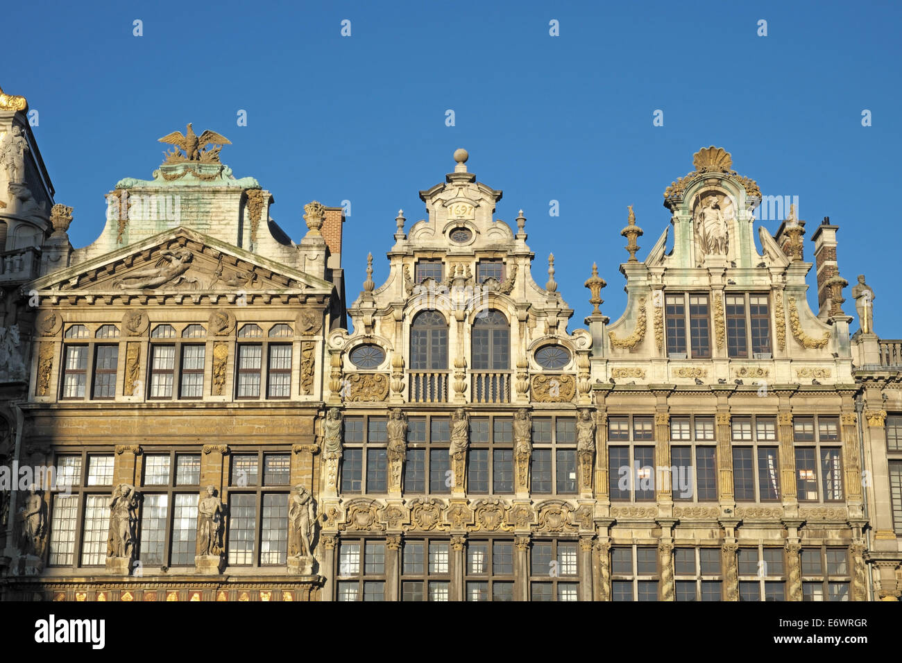 Baroque gable -Fotos und -Bildmaterial in hoher Auflösung – Alamy