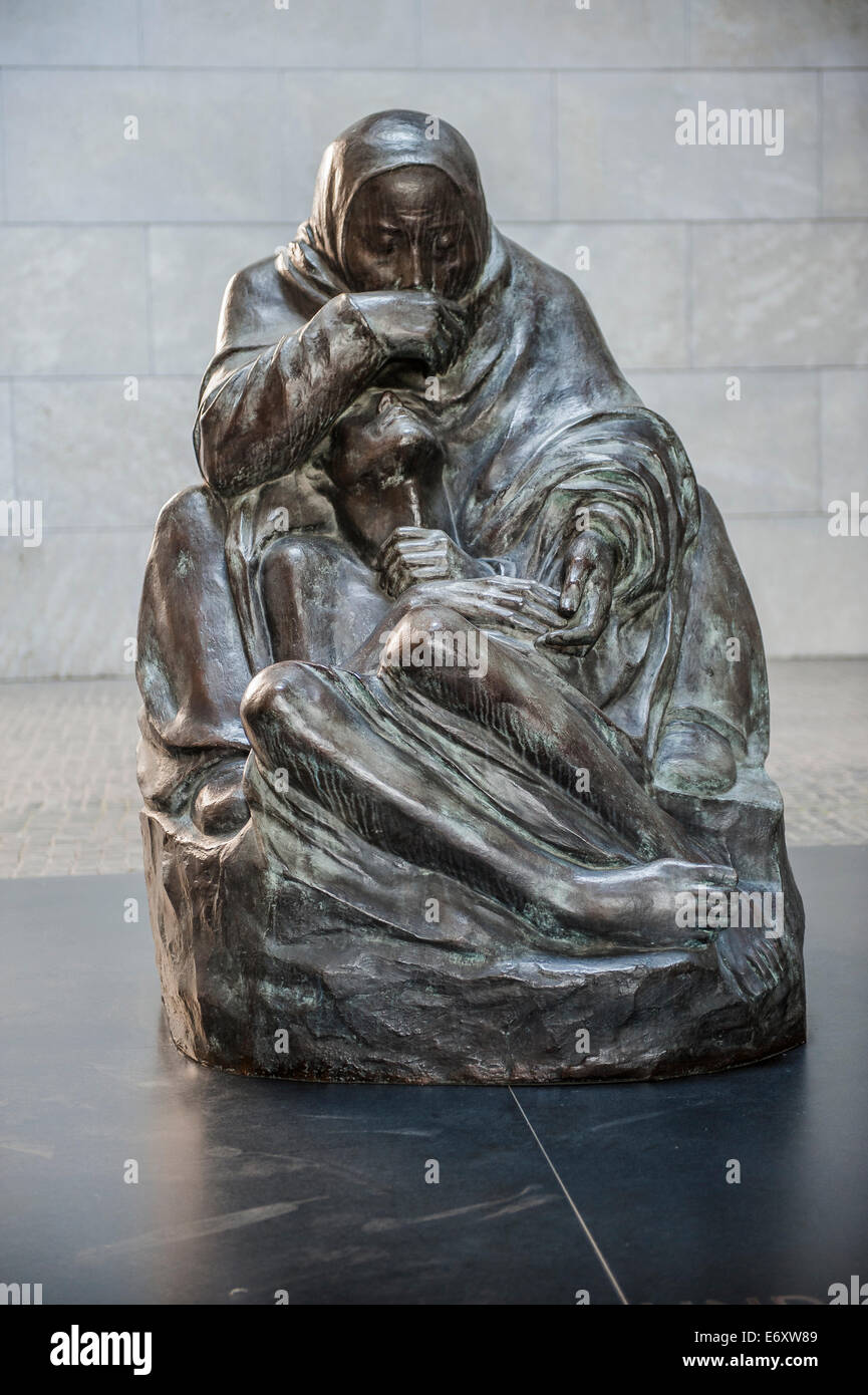 Kathe kollwitz mutter mit ihrem toten sohn oder pieta Stockfotos und -bilder Kaufen - Alamy