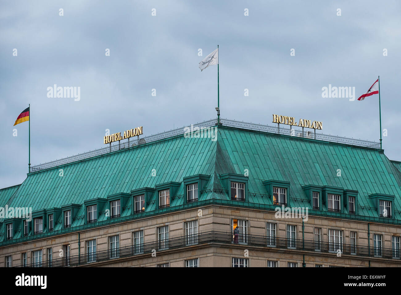 Berlin hotel adlon lobby -Fotos und -Bildmaterial in hoher Auflösung ...