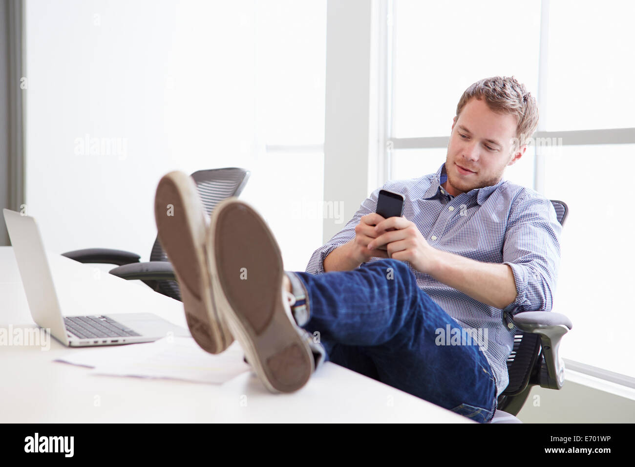 Telefon schreibtisch -Fotos und -Bildmaterial in hoher Auflösung – Alamy