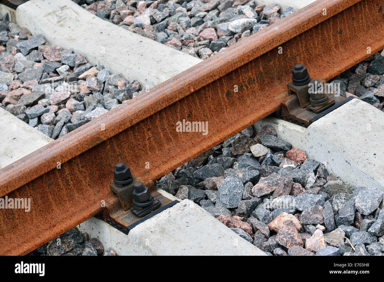 Schiene und Beton Schwellen hautnah Stockfotografie - Alamy