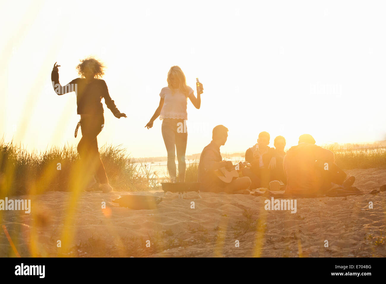 Strand picknick -Fotos und -Bildmaterial in hoher Auflösung – Alamy