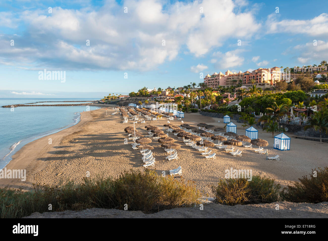 Playa del duque strand in costa adeje -Fotos und -Bildmaterial in hoher ...