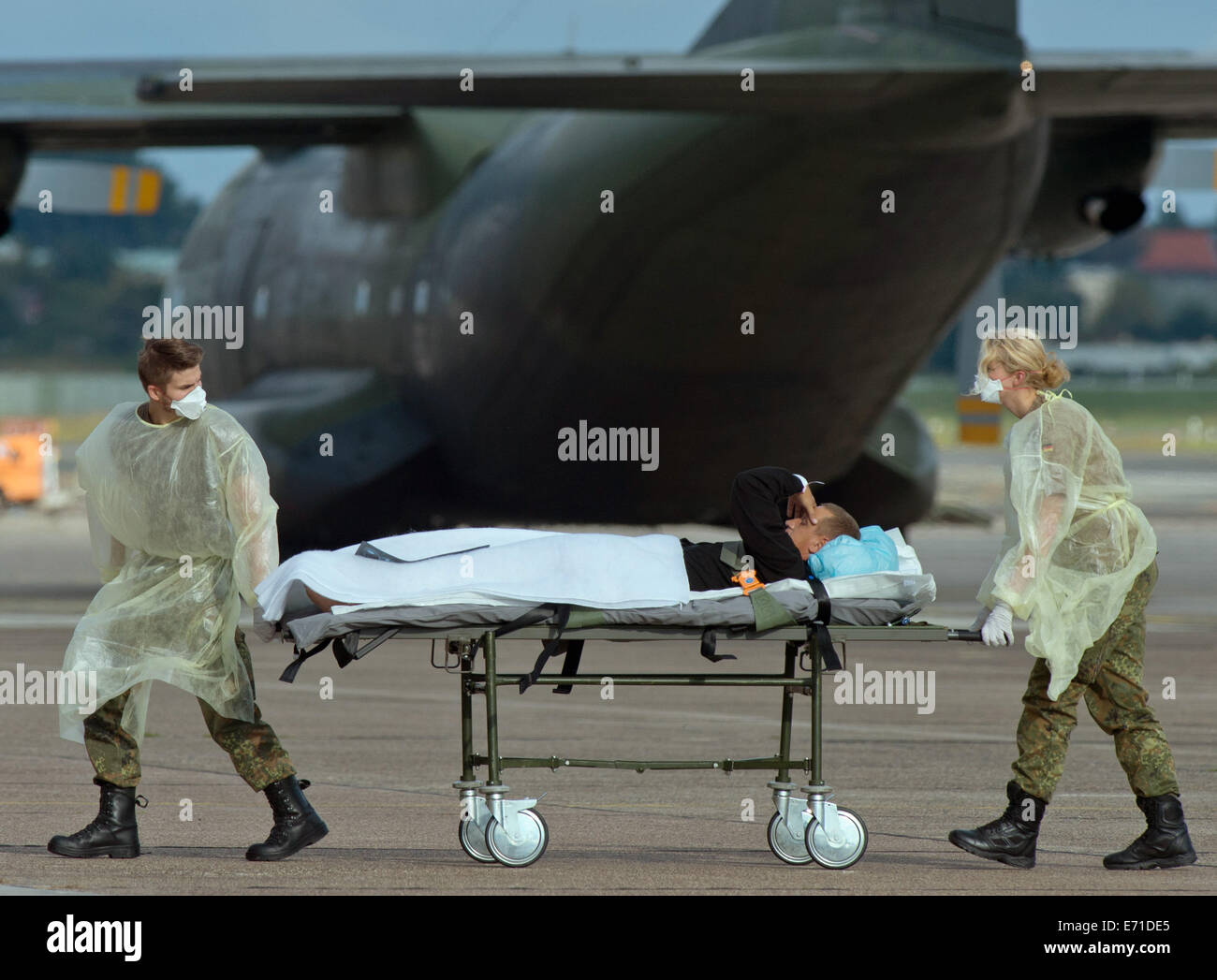 Berlin, Deutschland. 02. Sep, 2014. Ein verletzter Soldat aus Ost ...