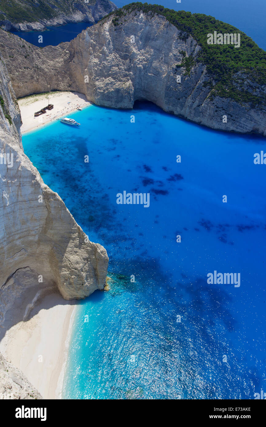 Menschen schiffswrack strand zakynthos insel -Fotos und -Bildmaterial in hoher Auflösung – Alamy