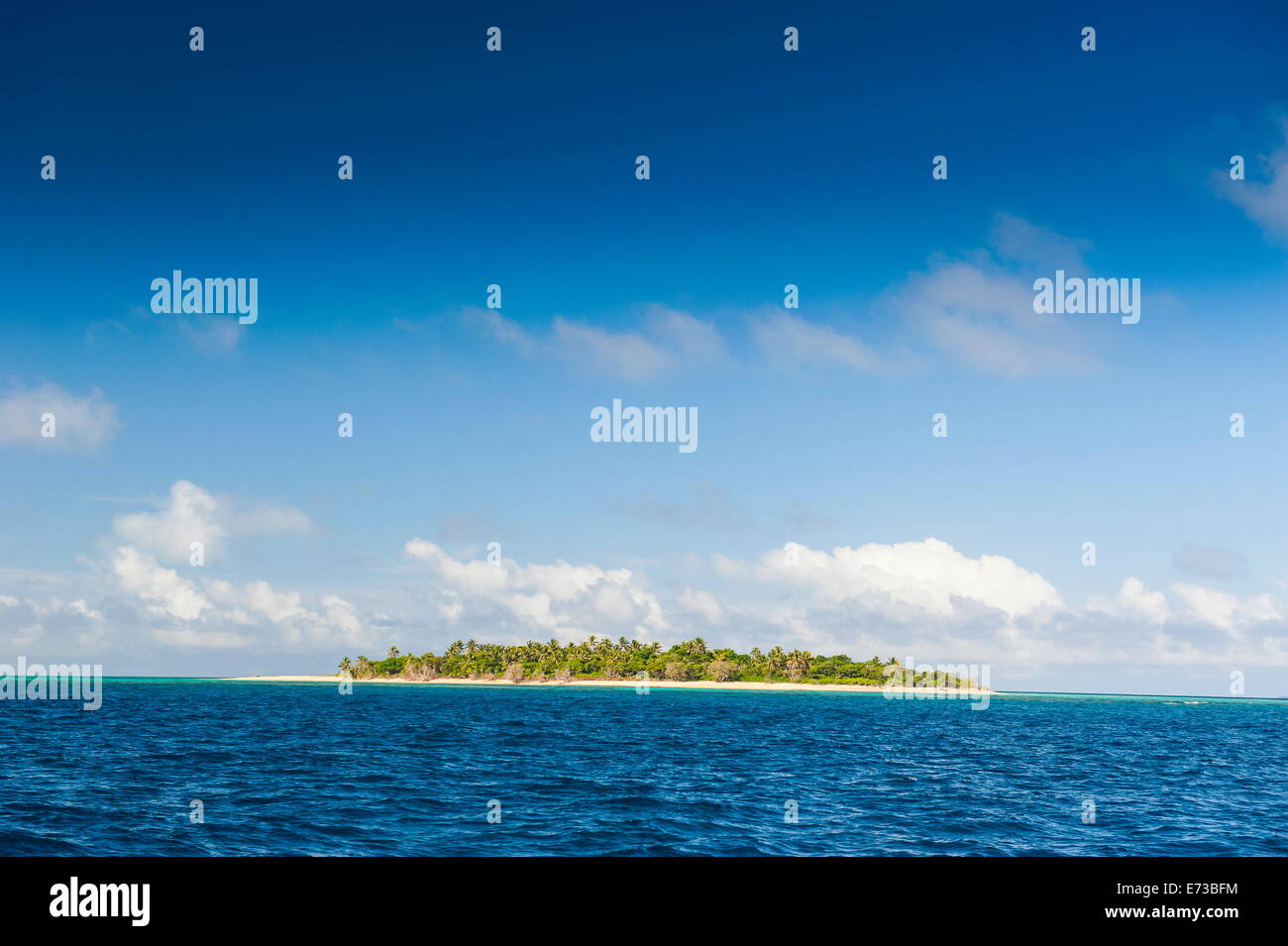 Kleine Insel mit einem weißen Sandstrand in der Haapai, Haapai-Inseln ...