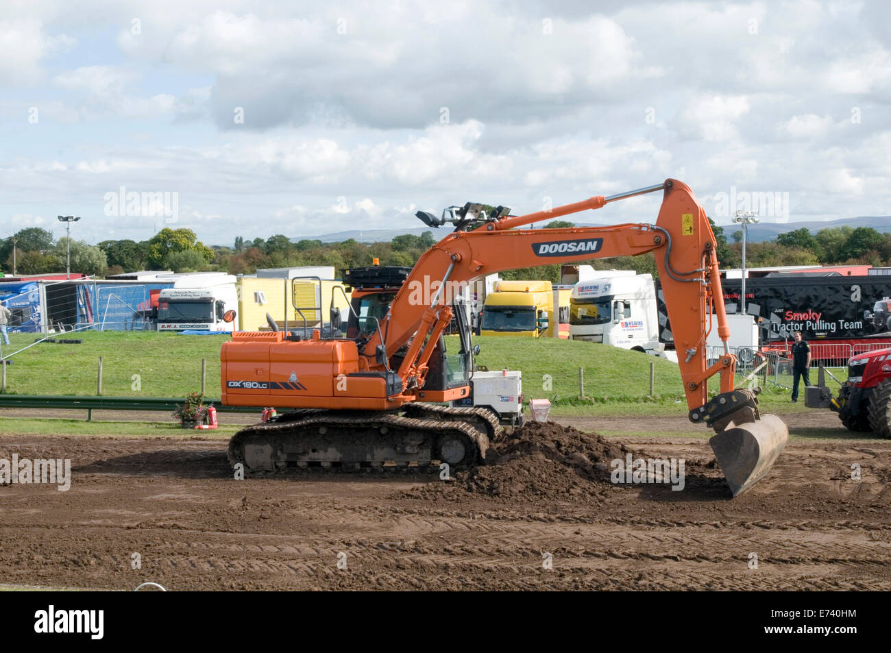 Graben Bagger Schaufel Graben Stockfotos und -bilder Kaufen - Alamy