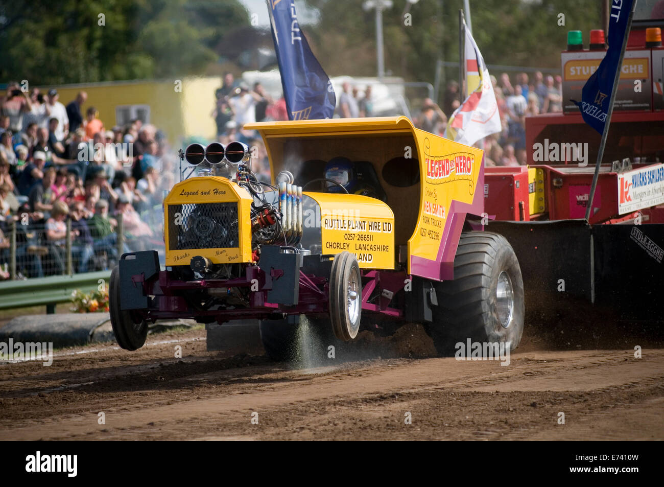 Rad Eines Traktors Stockfotos und -bilder Kaufen - Alamy