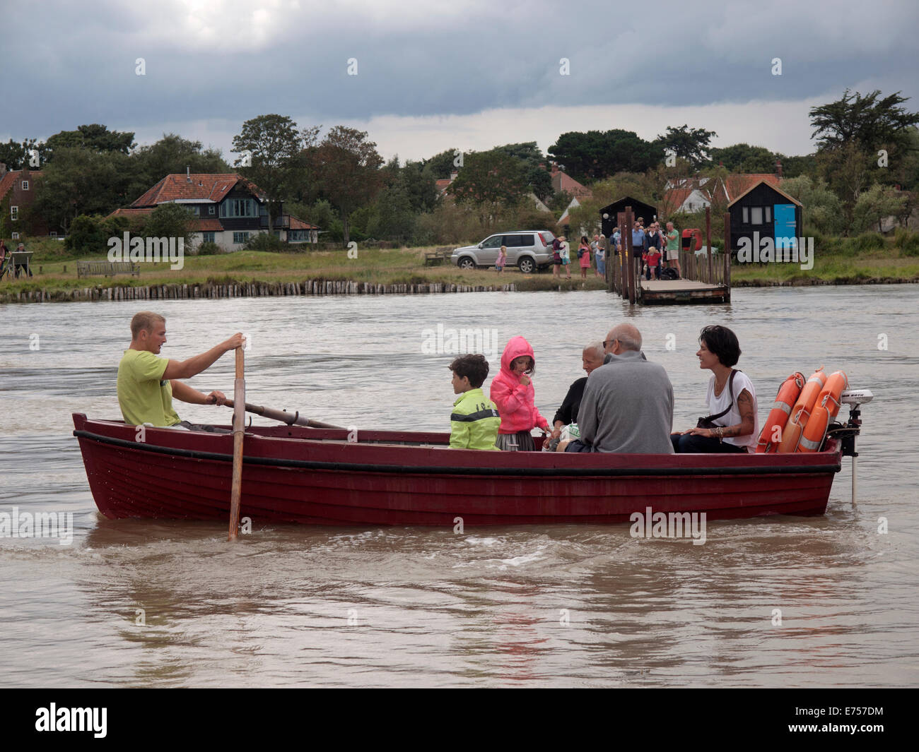 Rowing boat ferry -Fotos und -Bildmaterial in hoher Auflösung – Alamy