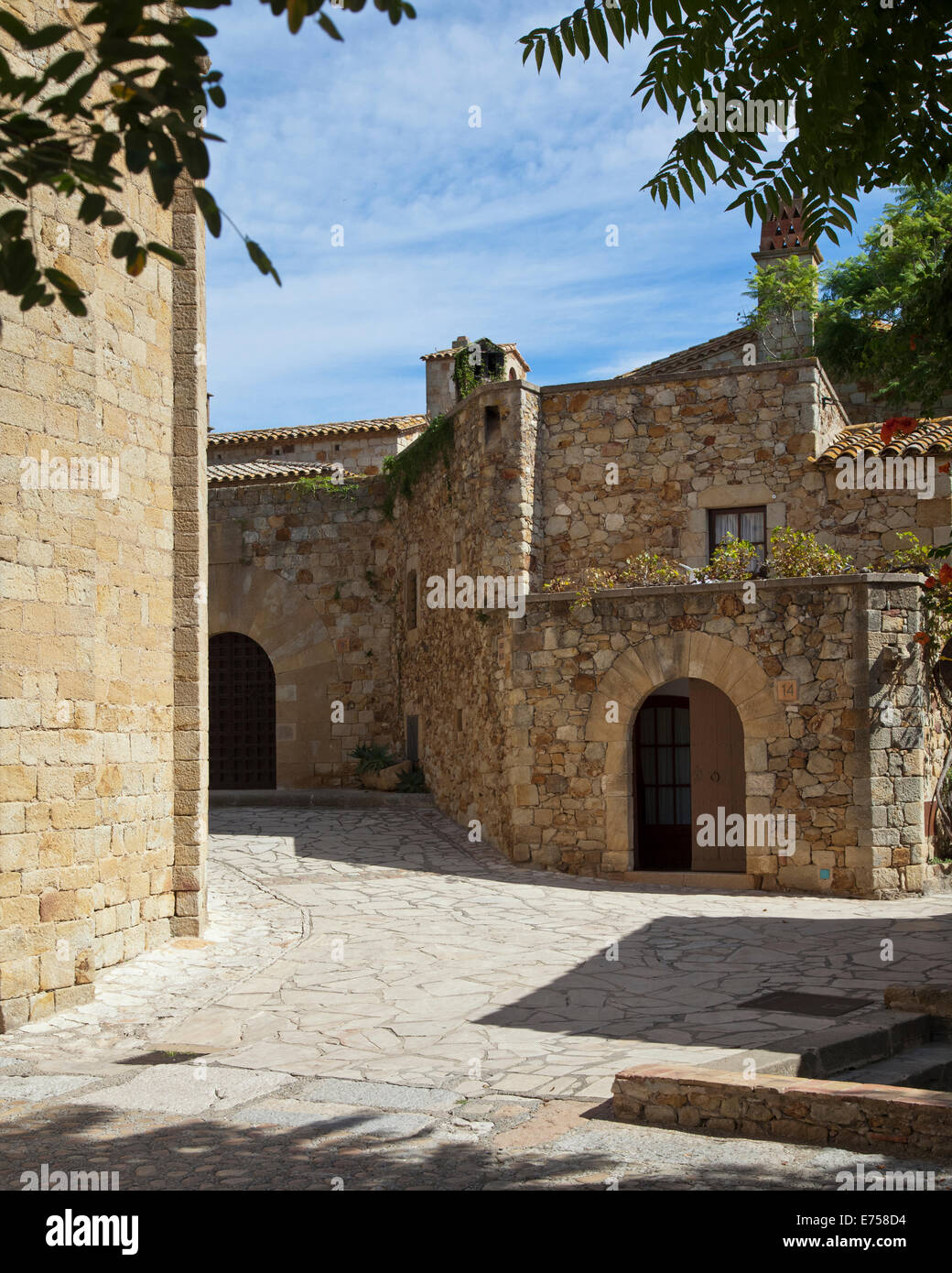 Medieval village at pals -Fotos und -Bildmaterial in hoher Auflösung ...