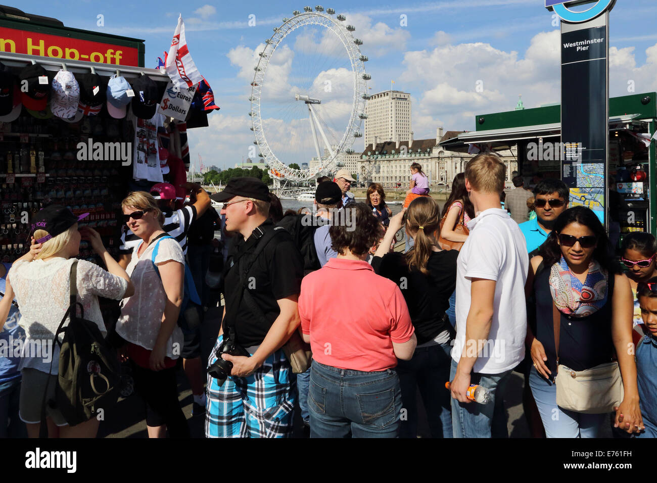 London eye menschen -Fotos und -Bildmaterial in hoher Auflösung – Alamy