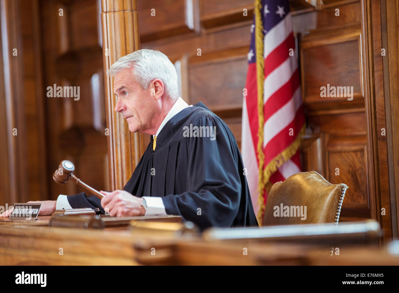 Judge courtroom -Fotos und -Bildmaterial in hoher Auflösung – Alamy