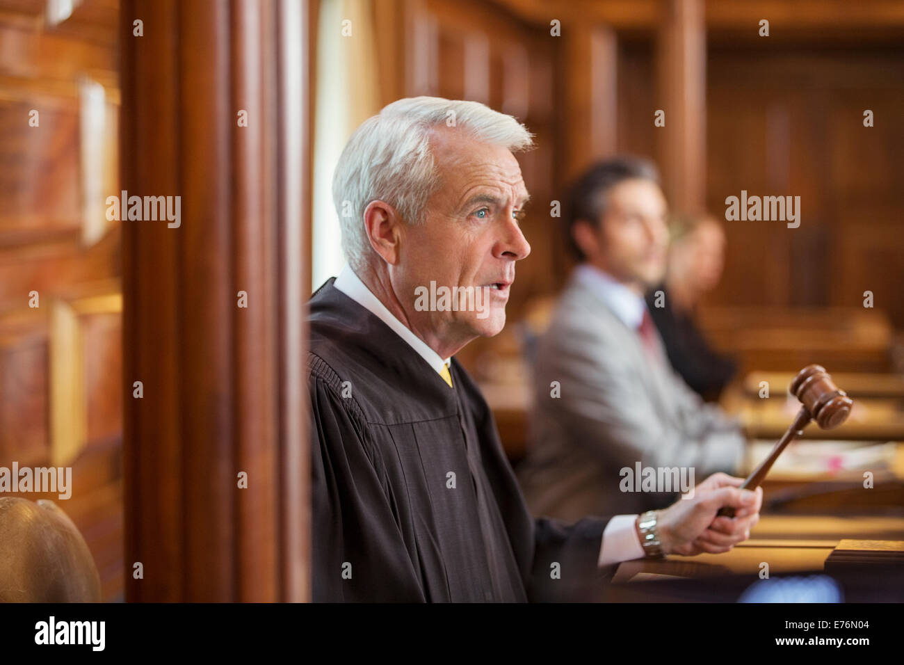 Richter und bestrafung -Fotos und -Bildmaterial in hoher Auflösung – Alamy