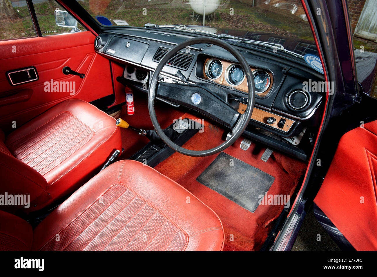 1972 Morris Marina Coupé TC (Twin Carb) britische Oldtimer-rotes Vinyl ...