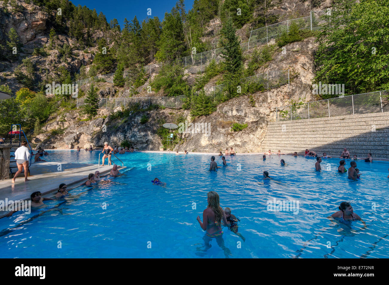 Warmwasserbecken zum Einweichen im Freien in Radium Hot Springs Resort ...