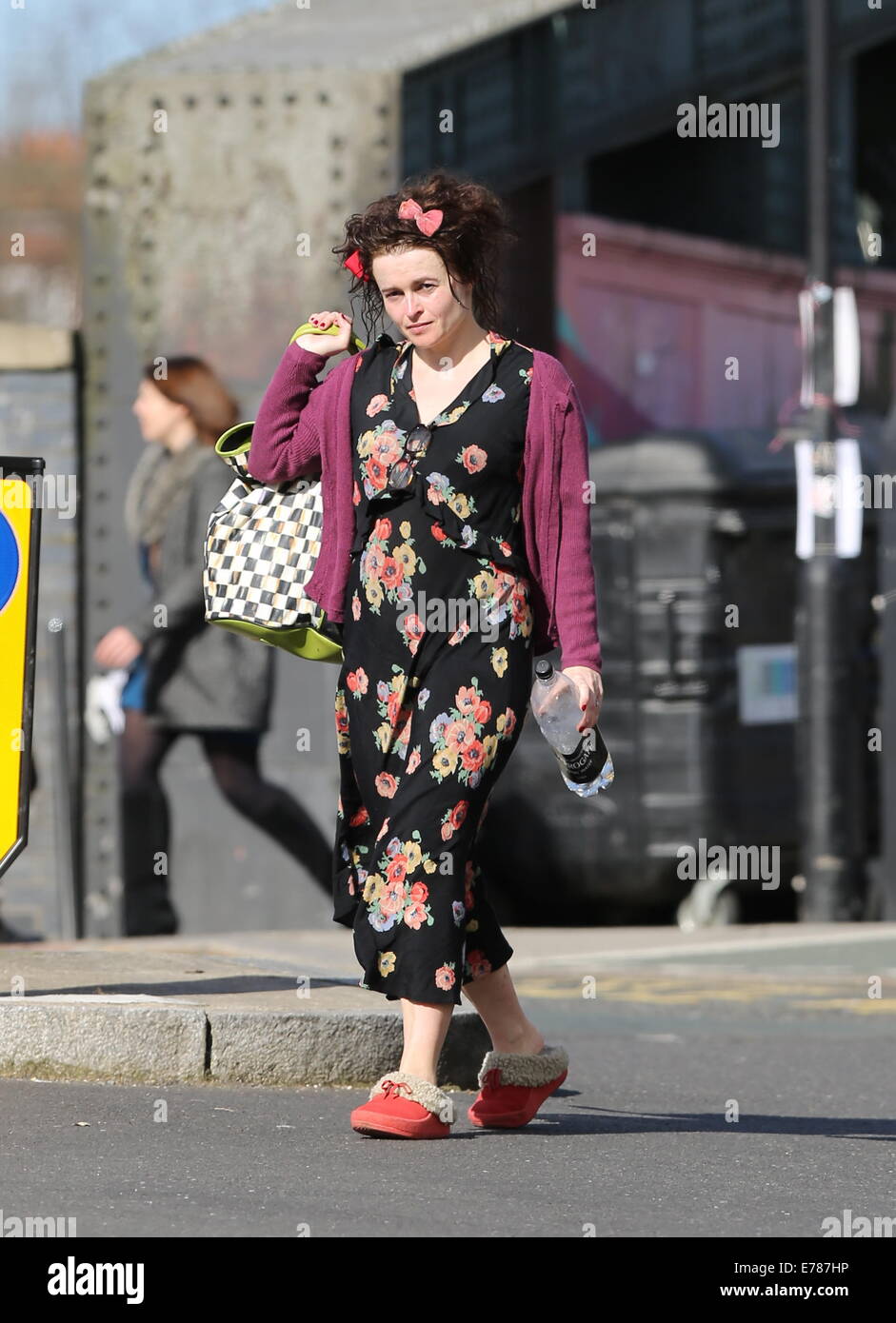 Helena carter wearing no up -Fotos und -Bildmaterial in hoher Auflösung ...