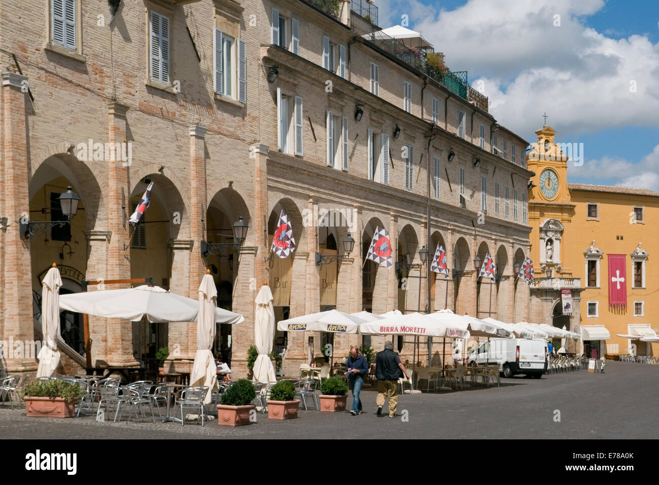 Fermo italien -Fotos und -Bildmaterial in hoher Auflösung – Alamy