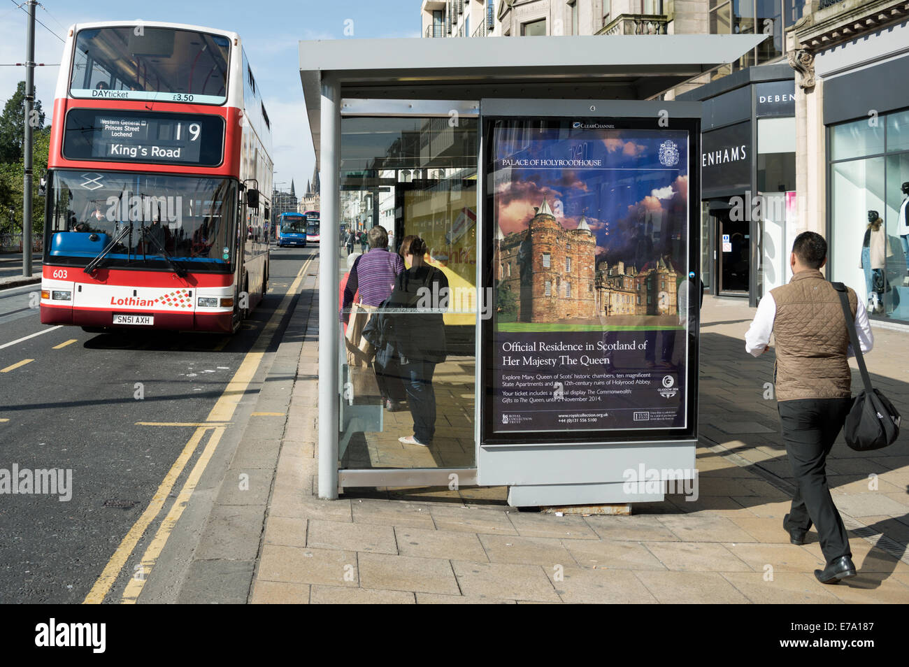 Edinburgh bus stop -Fotos und -Bildmaterial in hoher Auflösung – Alamy