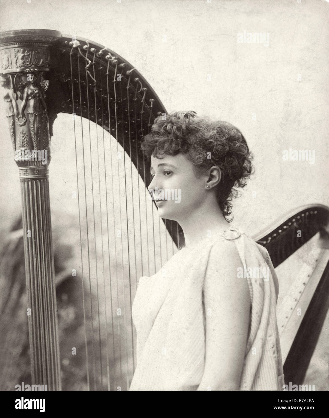 Toga white -Fotos und -Bildmaterial in hoher Auflösung – Alamy