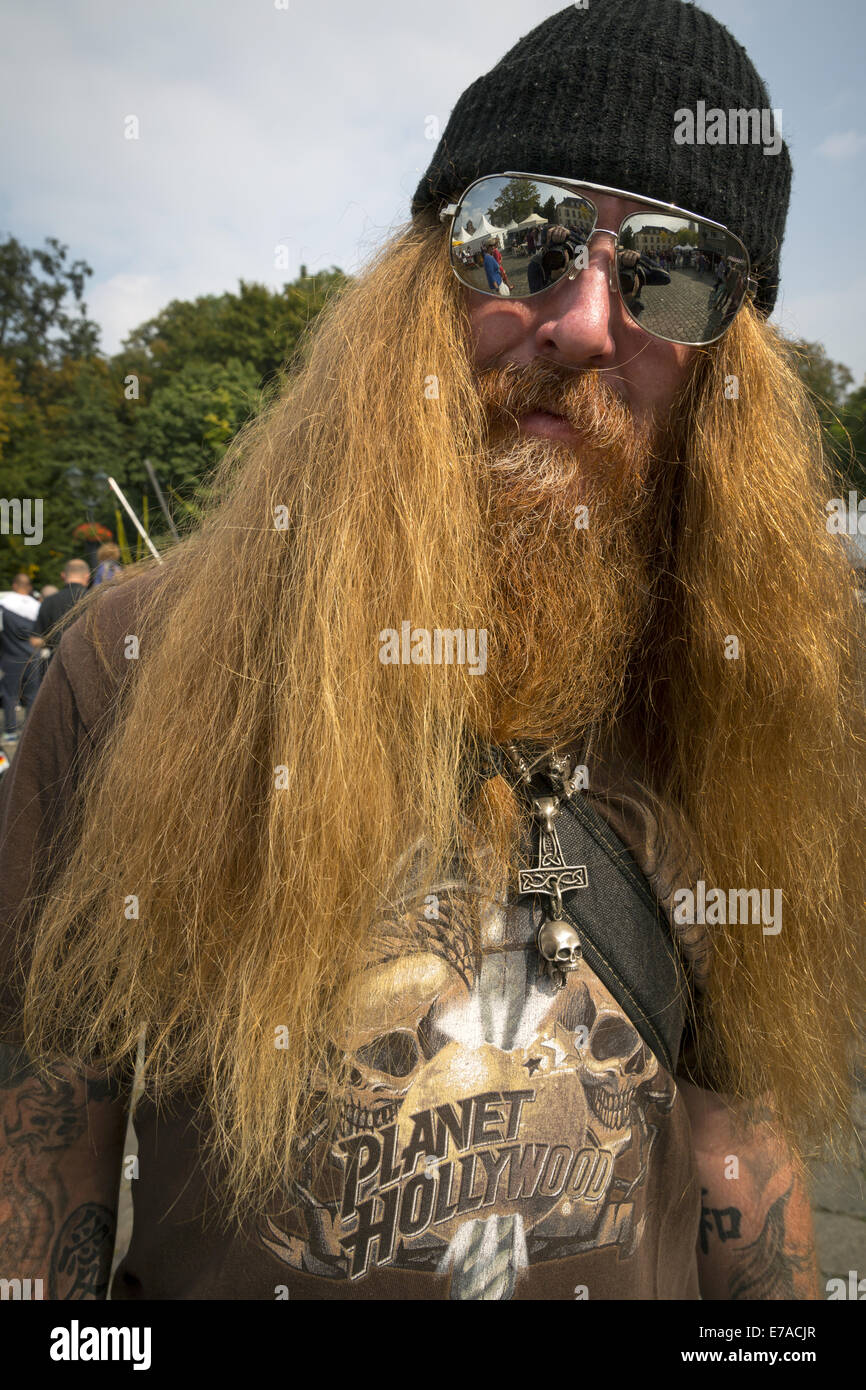 Biker mit langem bart beim festival -Fotos und -Bildmaterial in hoher ...