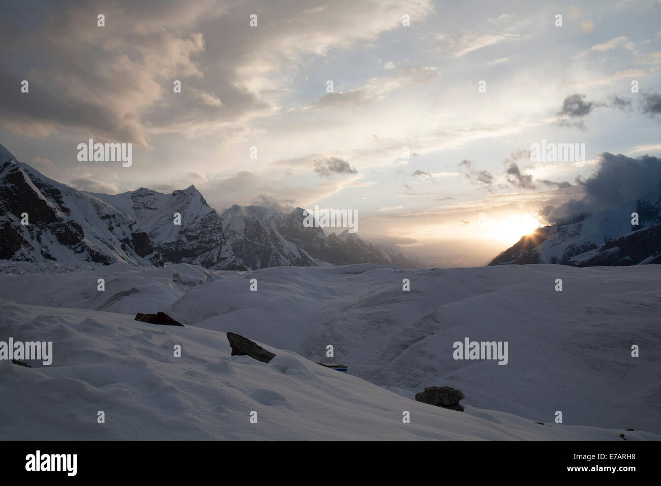 Tian shan mountains -Fotos und -Bildmaterial in hoher Auflösung – Alamy