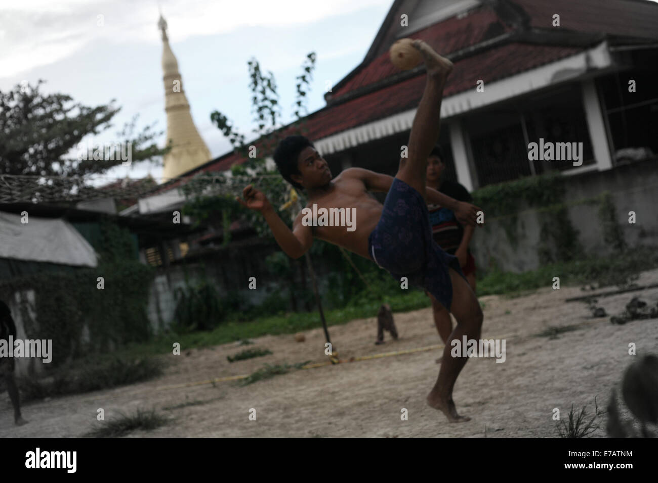 Mae Sot, Thailand. 11. September, 2014. Burmesische Wanderarbeiter ...