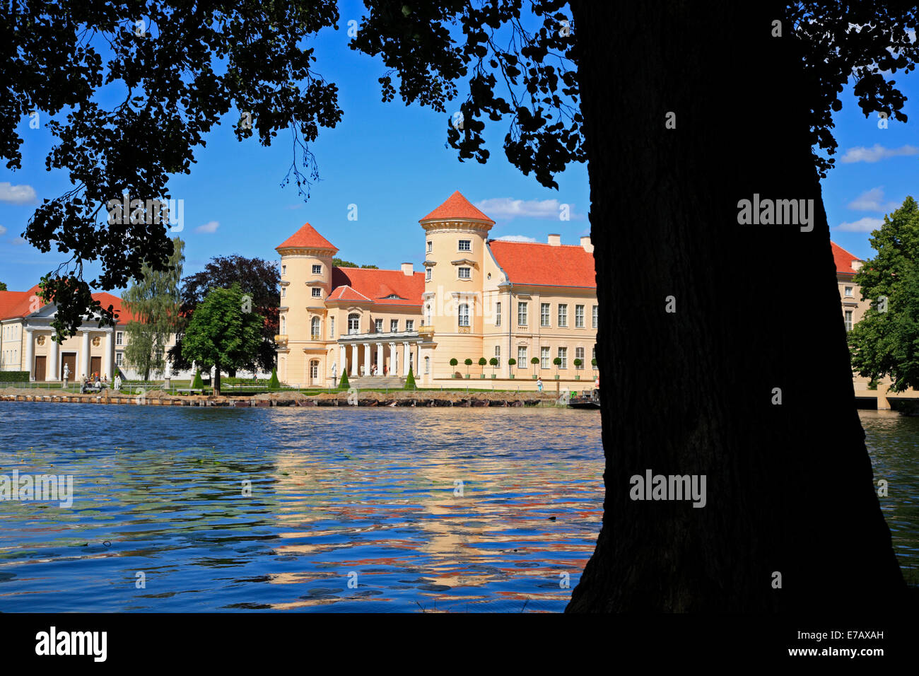 Schloss Rheinsberg am Grienericksee, Rheinsberg, Brandenburg ...