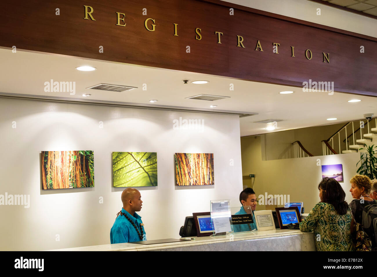 Reception guests check in hotel -Fotos und -Bildmaterial in hoher ...