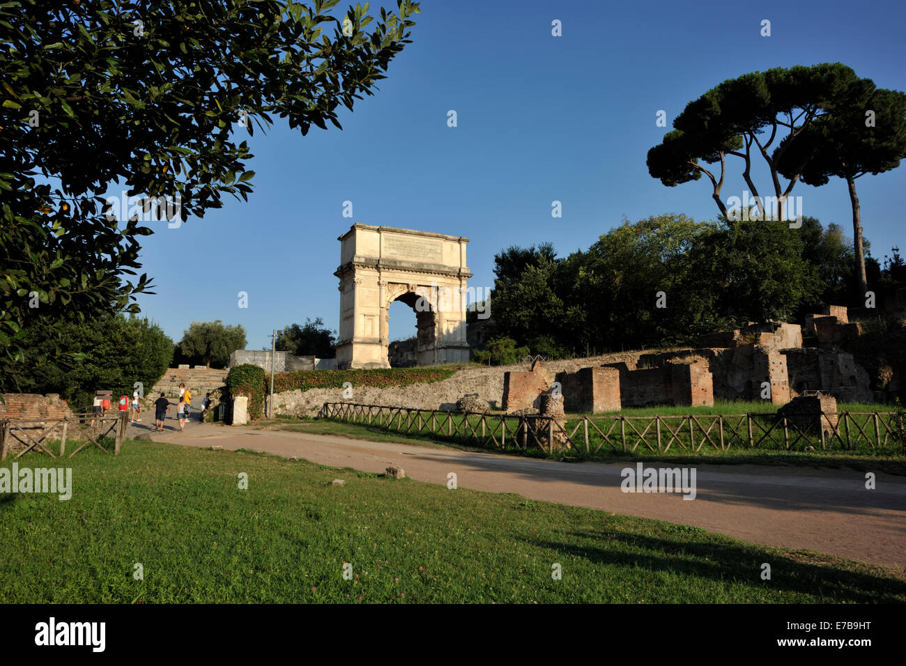 Titusbogen im forum romanum -Fotos und -Bildmaterial in hoher Auflösung ...
