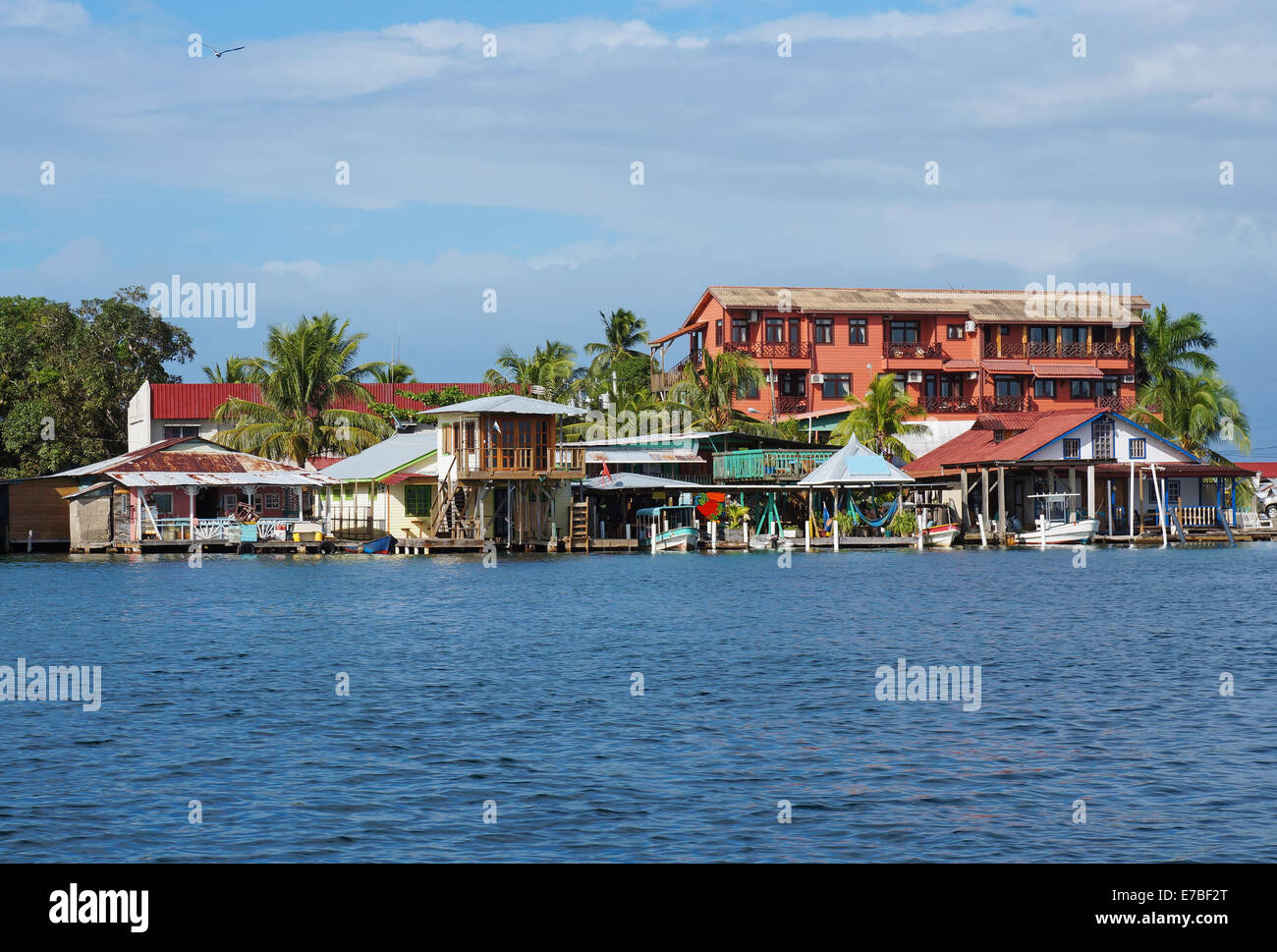 Häuser in den tropen -Fotos und -Bildmaterial in hoher Auflösung – Alamy