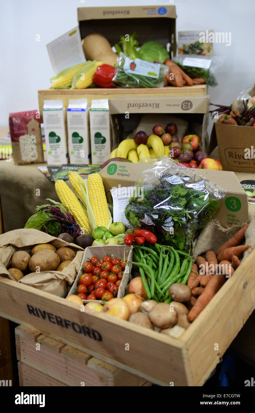 Bio obst und gemüse -Fotos und -Bildmaterial in hoher Auflösung – Alamy