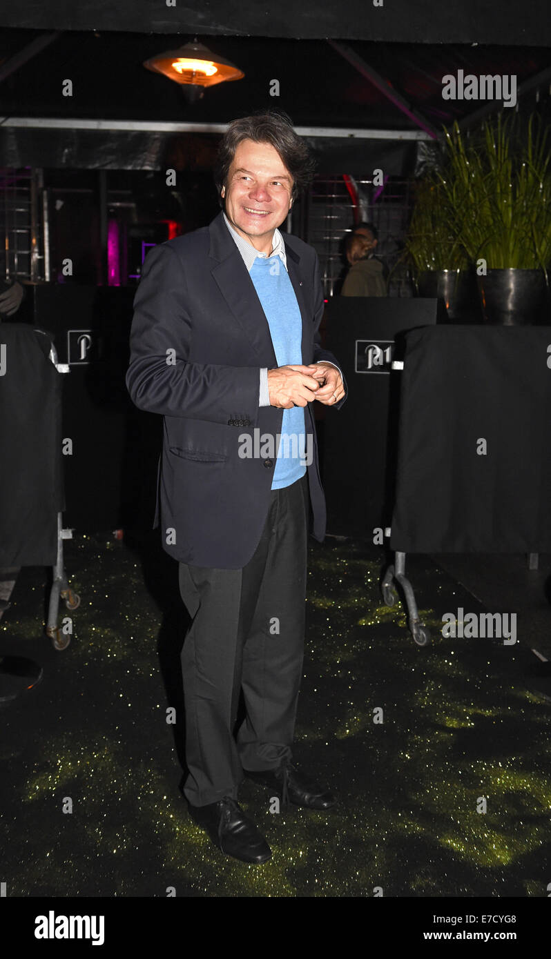 Gastronom Michael Kaefer ist abgebildet in edler Club P1 für Prinzessin ...