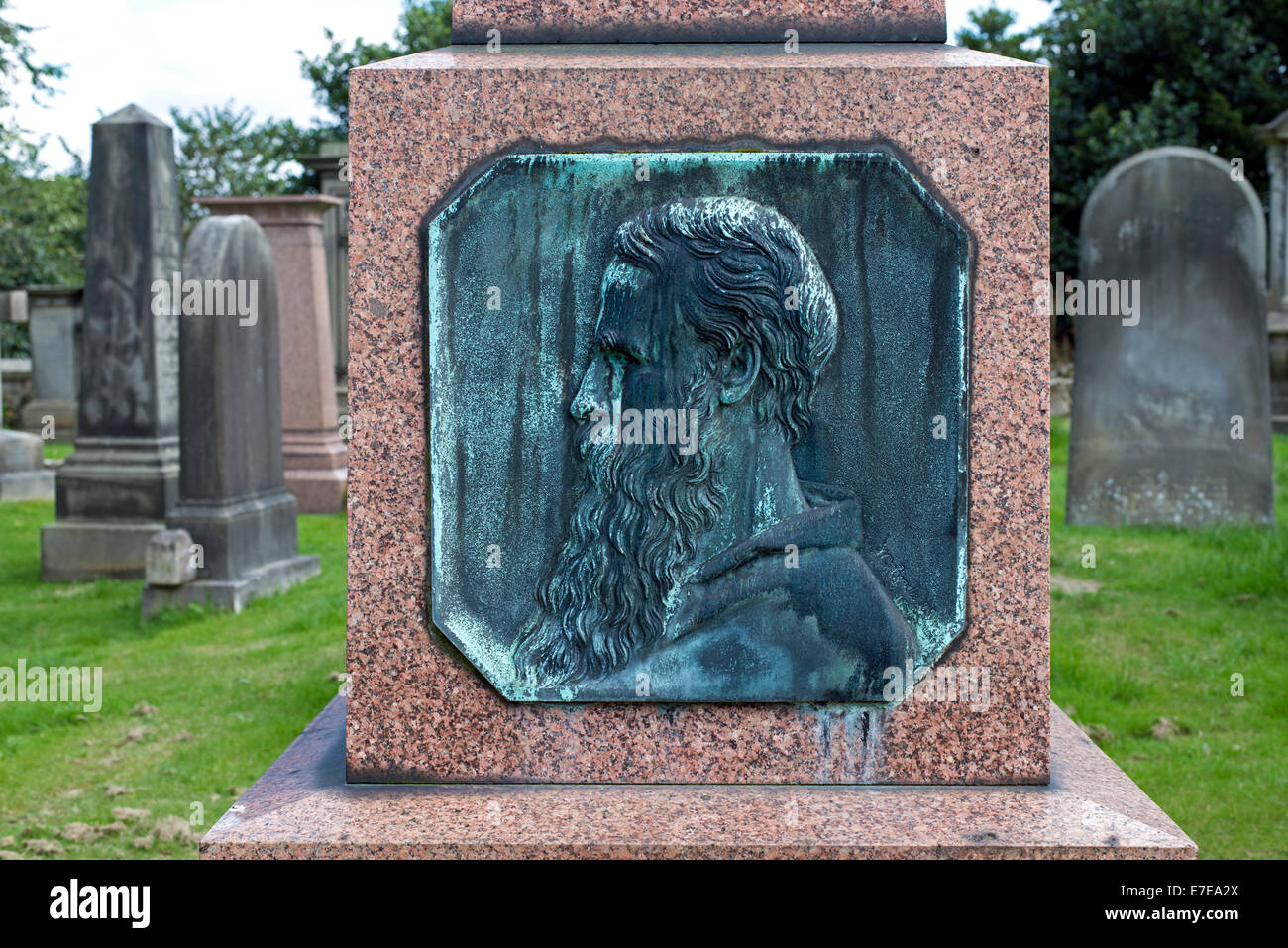 Bronzetafel mit dem Profil der Robert William Thomson (1822-73 ...