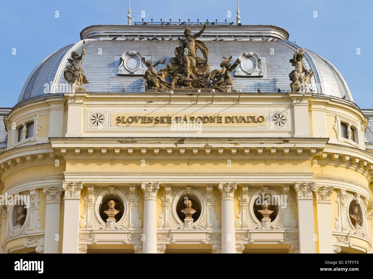 Bratislava opernhaus -Fotos und -Bildmaterial in hoher Auflösung – Alamy