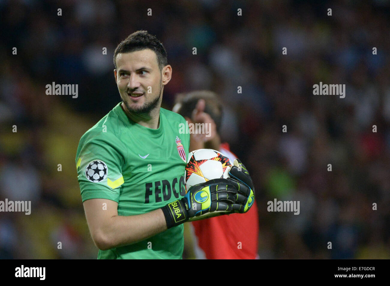 Monacos Torwart Danijel Subasic hält den Ball in der UEFA Champions ...