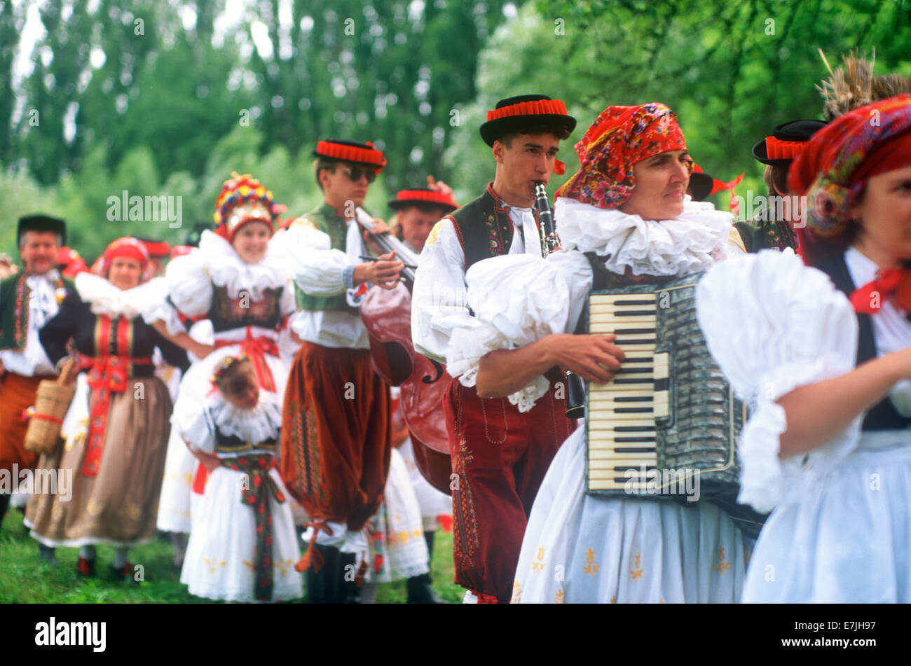 Folk dance czech -Fotos und -Bildmaterial in hoher Auflösung – Alamy